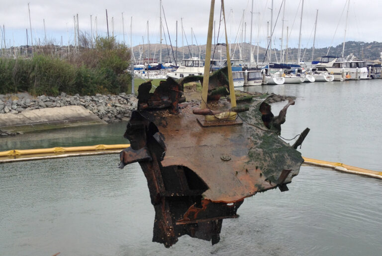 Port of West Sacramento Lash Barge Removal - Lind Marine